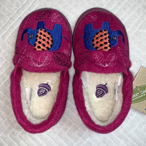 Acorn | Shoes | Nwt Acorn Colby Coremoc Shoe Slippers Elephant Leaf ...